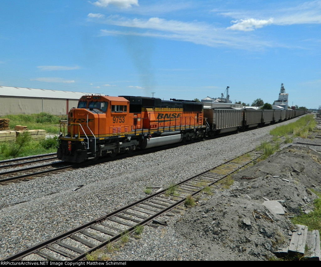 Looking Good BNSF 9753
